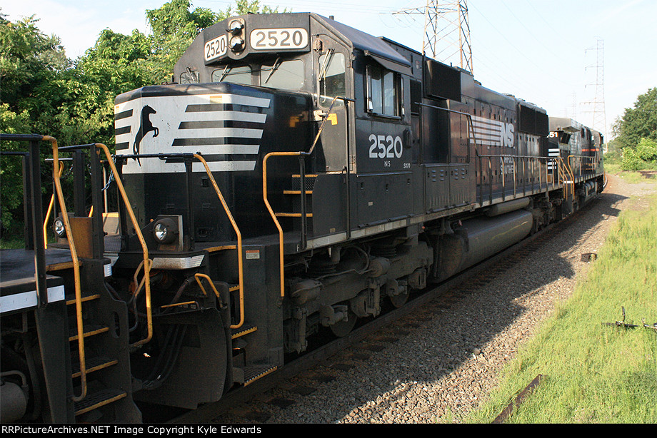 NS SD70 #2520 on 21M